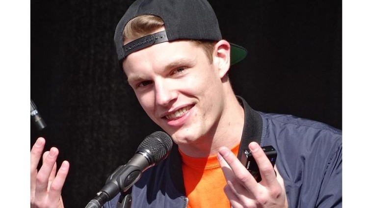 Nu ook tik op vingers voor Enzo Knol van Reclame Code Commissie